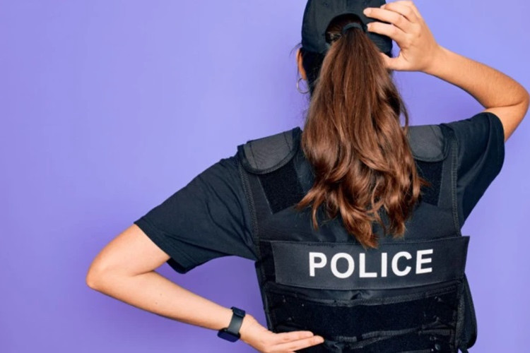 Policajka zbog orgijanja dobila otkaz, danas je naplatila pola miliona ...