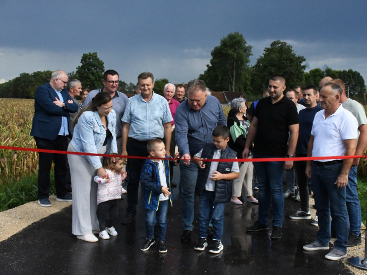 Nove dionice puteva za mještane Gornjih i Donjih Karajzovaca kod ...