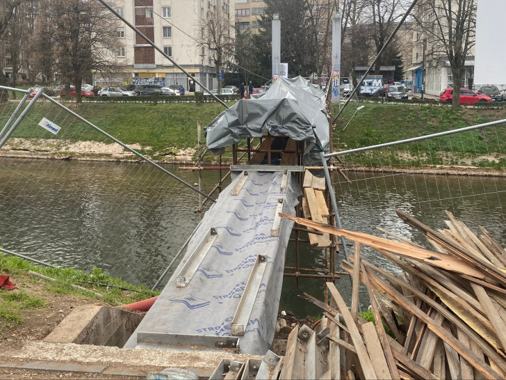 Žena pala sa skele mosta u Miljacku - Glas Srpske